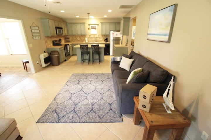 Cozy Cove Grand Lake Home - Pensacola, OK