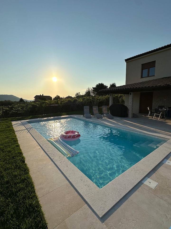 Vila Z Bazenom - Marezige, Koper, Slovenija - Slovénie