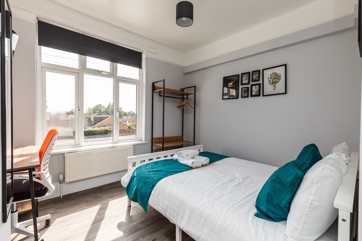 Dove Court Travel Lodge - First Floor Ensuite 3 - Houses for Rent in ...