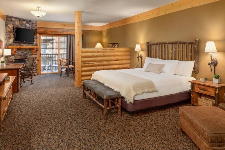 King Fireplace Suite W/o Kitchen - Wausau, WI