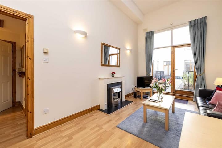 Cozy Dublin Apartment Steps From Everything - 더블린