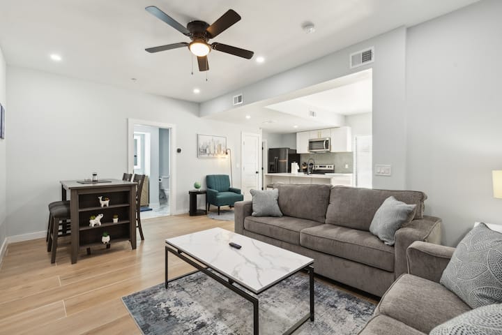 Stylish 1 Bd/ 2 Bth Apt Downtown - Dallas, TX