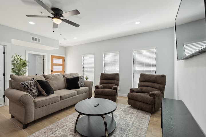 Spacious 2bd/2bth Apt Downtown - Southern Methodist University, Dallas