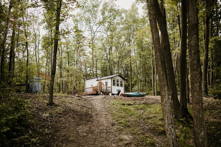 "The Beatnik Nook" Tiny Cabin Tucked In Nature - Minnesota