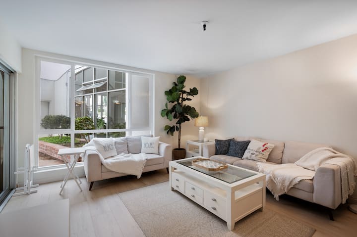 Beachfront Condo In Redondo - Redondo Beach, CA