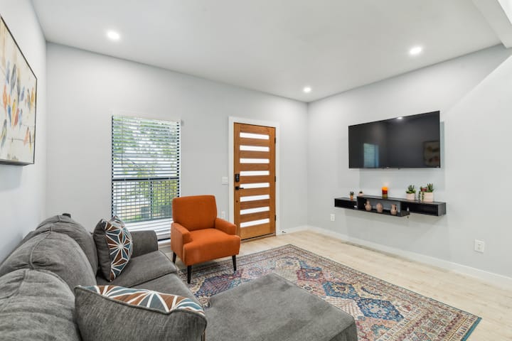 Spacious 2br/2ba Dallas Gem - Dallas