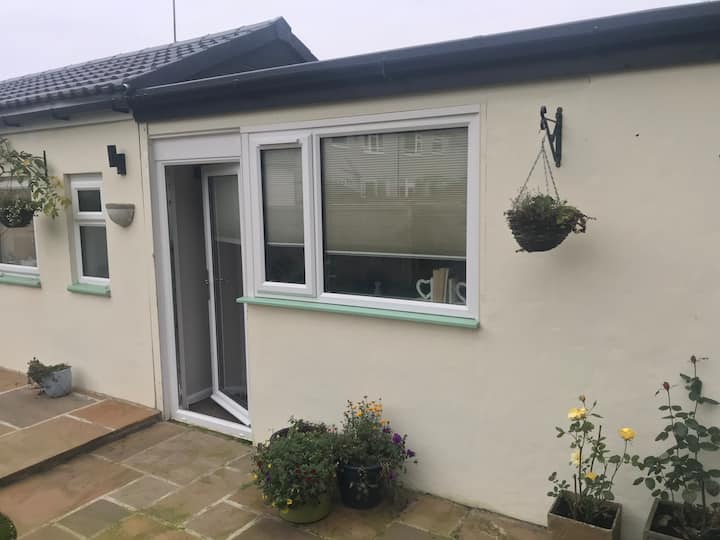 Cosy And Secluded Garden Room - Skipton