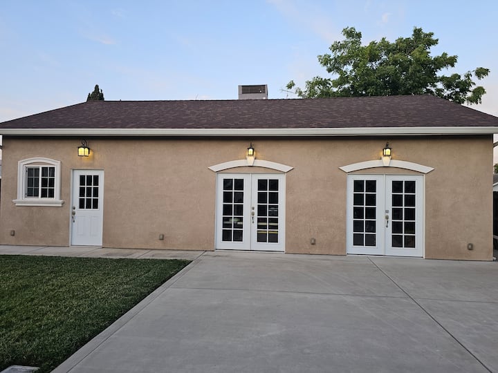 Cozy And Charming Guest House - Modesto, CA