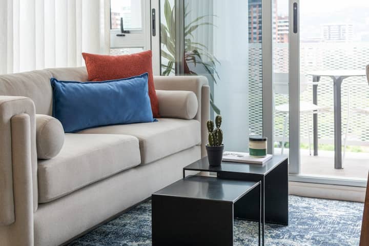 Bello Loft Con Terraza En Z.13 Edif. Narama. - Guatemala