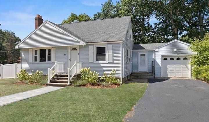 Beautiful Home With Loving Dogs - Brockton