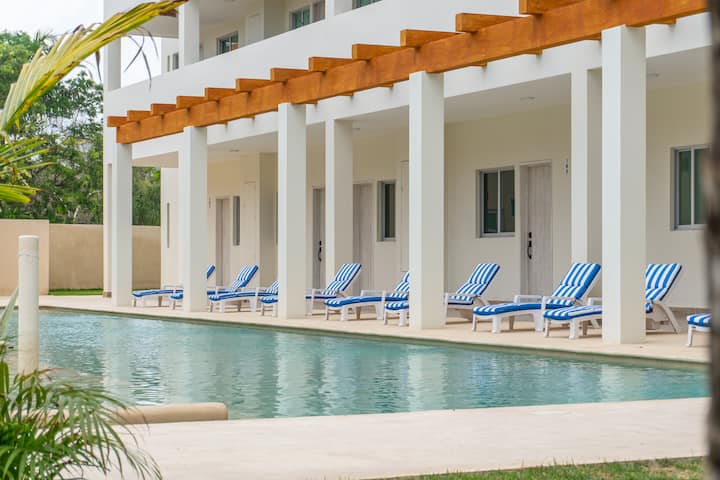 2 Bd Suite W/ Balcony, Rooftop Pool, Jacuzzi, Gym - Playa del Carmen