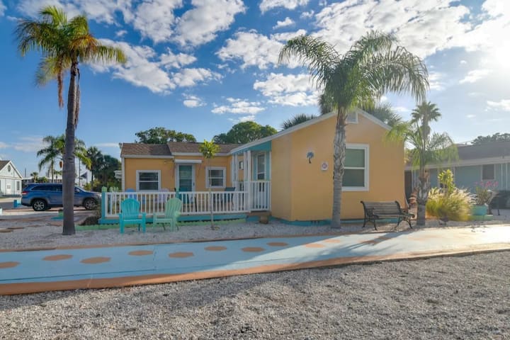 Charming St Pete Beach One Bedroom Apartment - St. Pete Beach