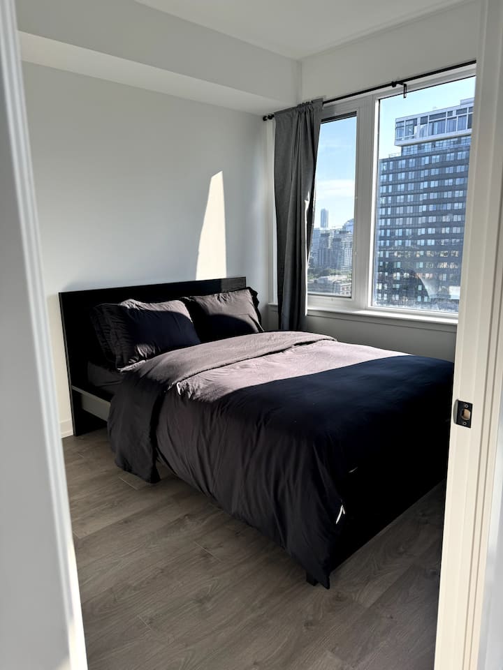 Lush 1 Plus Den Condo Downtown - Toronto