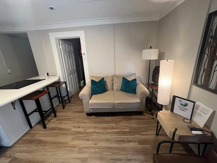 Modern Economy Apartment In The Circle Area! - North Charleston, SC