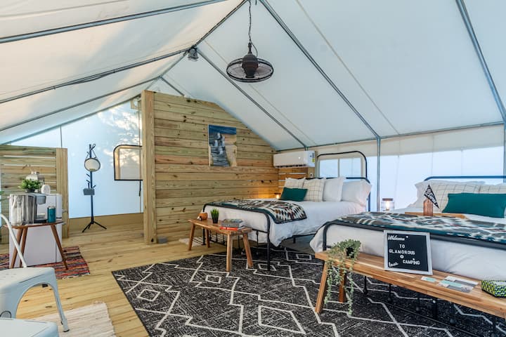 Unique, One-of-a-kind Glamping - Orange