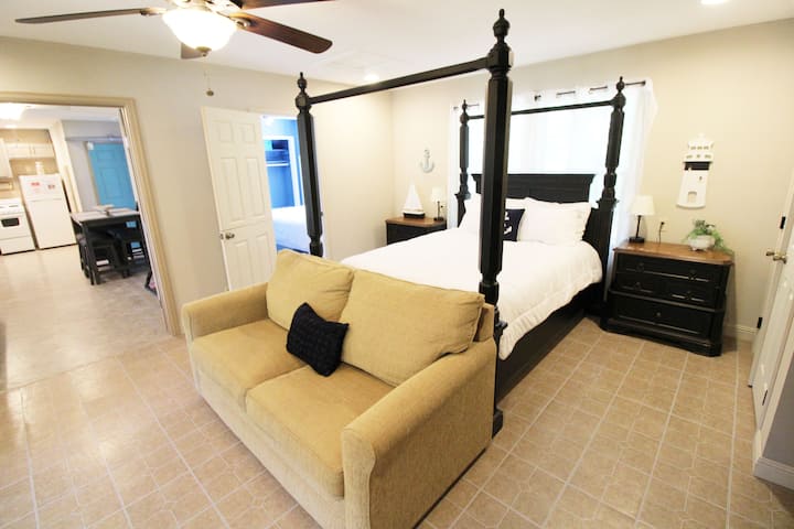 The Stowaway | Grand Lake Home - Pensacola, OK
