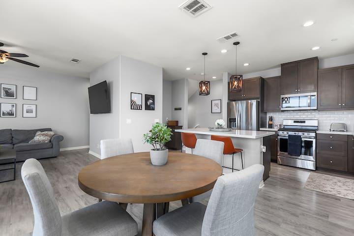 Well Appointed 3 Bed/2.5 Ib Home W/2 Car Parking - Coronado, CA