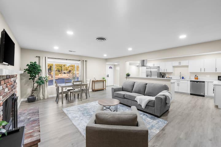 Contemporary Home In Lancaster - Lancaster, CA