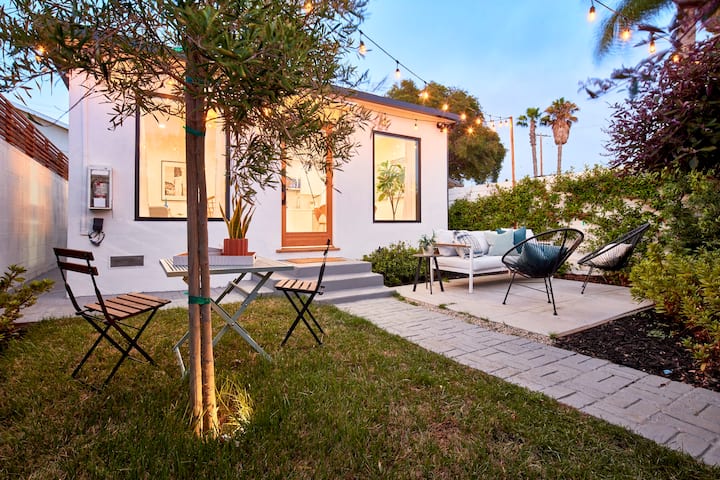 Chic Abbot Kinney Bungalow (Mtr) - Los Angeles, CA