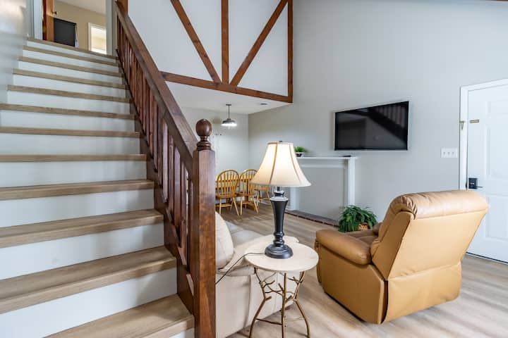 Pet-friendly Stay Cozy Duplex Near Shopping Dining - Cleveland, TN