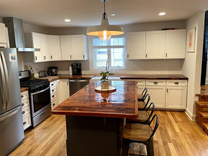 Charming Carriage House Getaway - Long Branch, NJ