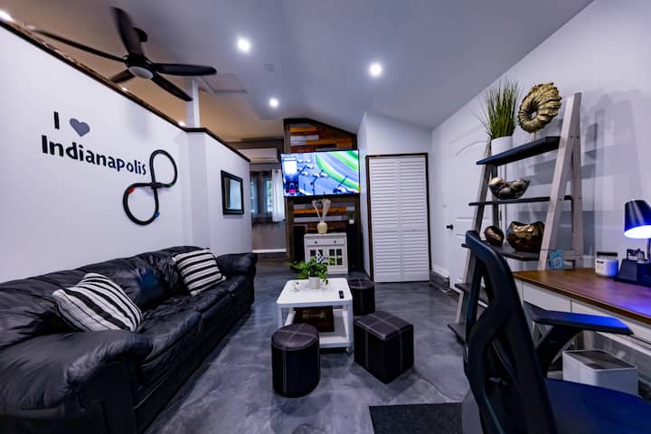 Luxury And Modern Studio With Excellent Location - International Marketplace, IN