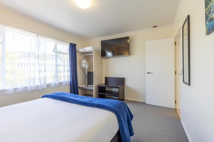 One Bedroom Apartment With Bath @ Asure Prince - Lake Taupo