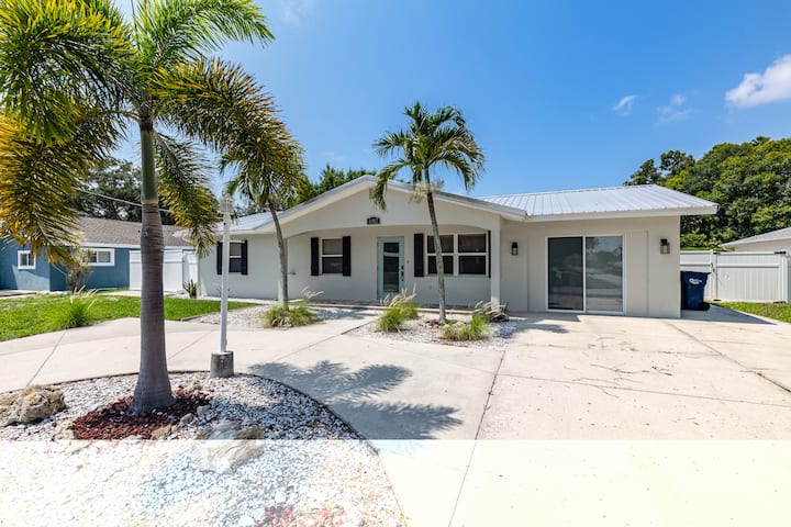 5/2 Pool House Close To Ami Beaches, Rv Hookup - Bradenton