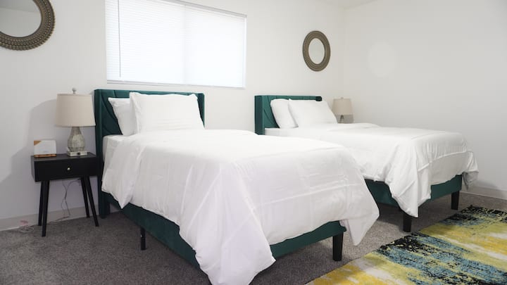 Modern Airport Retreat Stylish & Convenient - Riverdale, GA