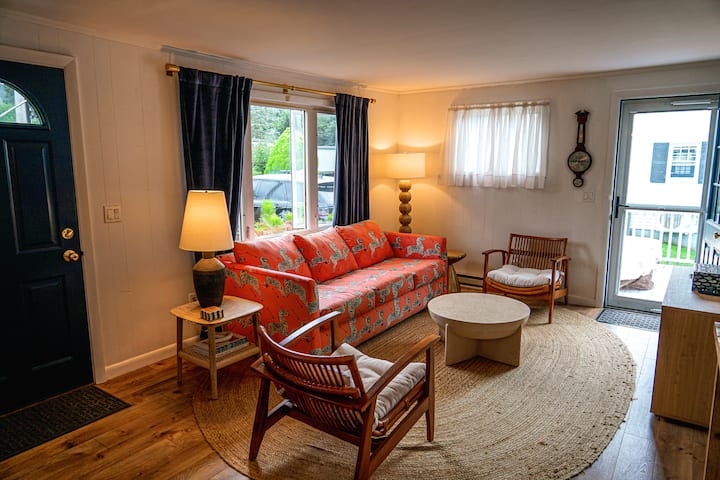 Charming Coastal Cottage - Newport
