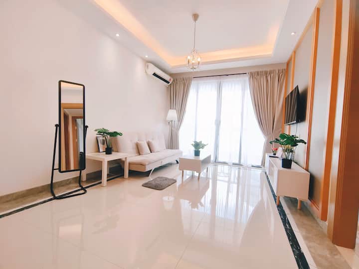 R&f Luxurious Mall Cosy Condo-2bed/smart Tv/pool - Woodlands
