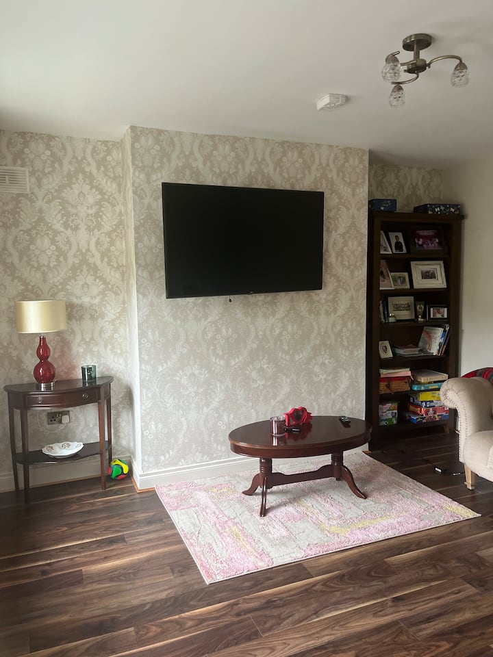 Beautiful Quiet Area
Modern Home - Ardee