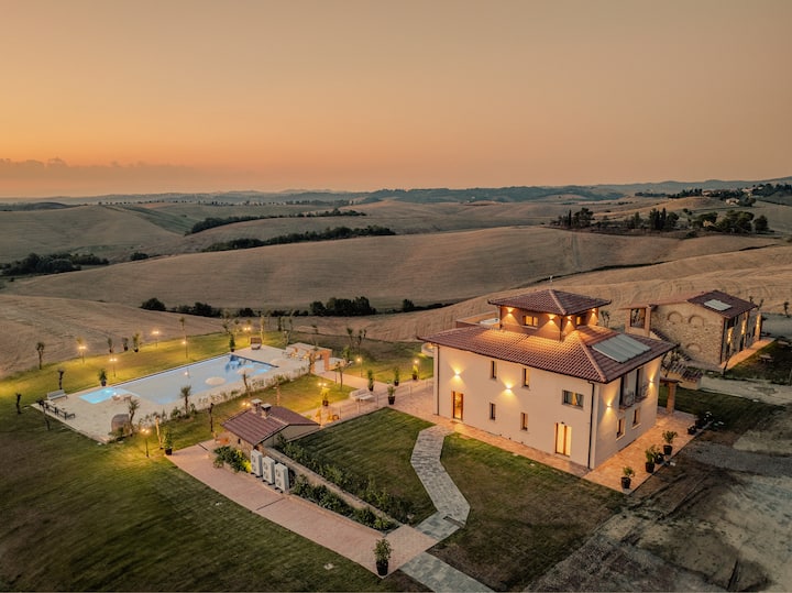 Villa Ginestra Private Luxury Farm Stay + Services - Volterra
