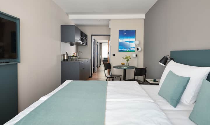 Schick & Neu: Deluxe Apartment Im Living Hotel - Munich