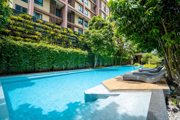 Convenient Condo Near Central, With A Pool. - 푸켓