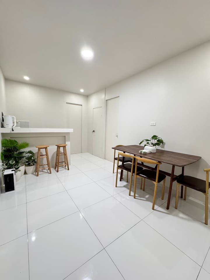 Km Suites : 2br Unit Near San Juan, L.u. - La Union