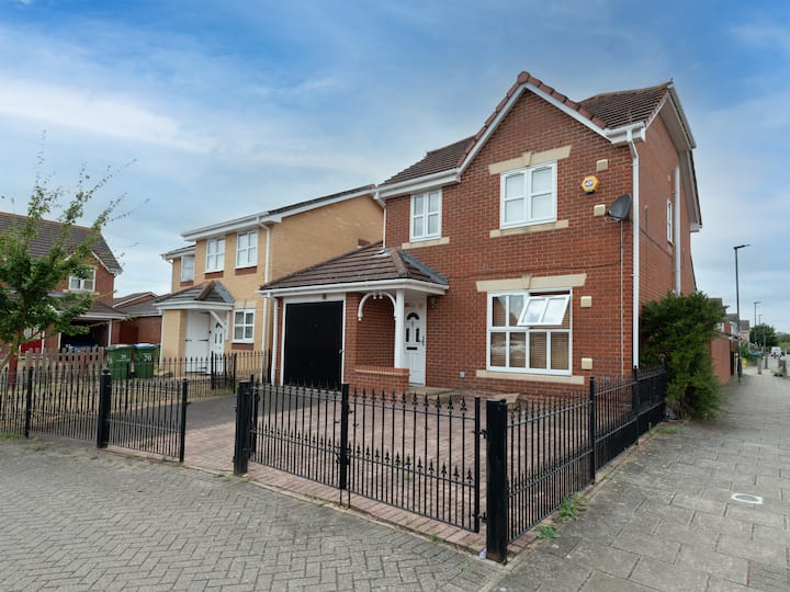 4 Bed House In Greater London + Parking - Woolwich