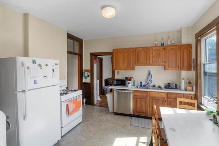X33d, Near Harvard Medical/longwood Hospitals - Brookline, MA