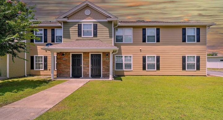 Spacious Family Retreat Near Beach W/ Pool & Gym - Panama City Beach, FL