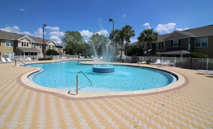 Spacious Family Retreat Near Beach W/ Pool & Gym - Panama City Beach, FL