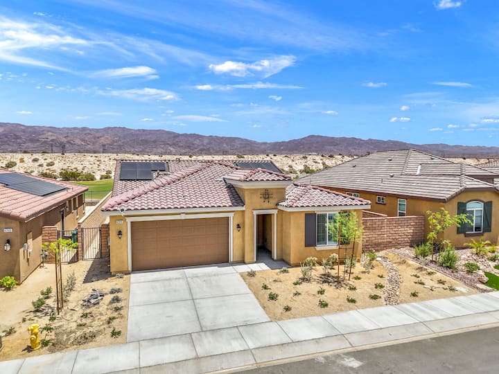 On Golf Course,
Club Amenities,
Sleeps 6 - Indio, CA