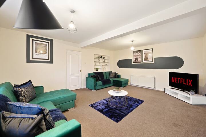 20% Off! Stylish Abode With Games Room - Sleeps 13 - Bristol