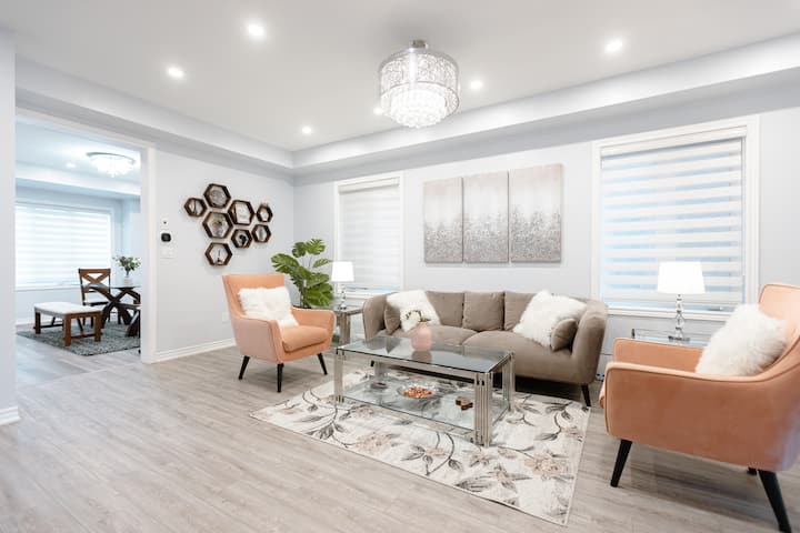 Tg’s Luxurious House - Oakville