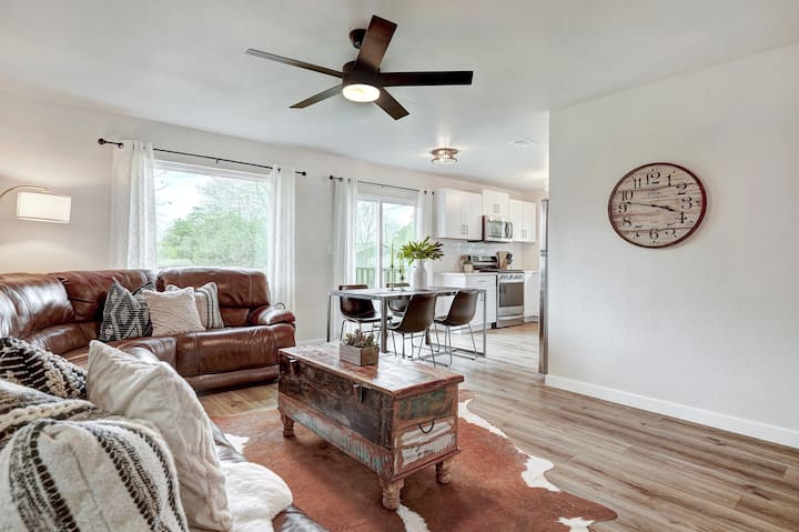 New! The Georgetown Square Lodge - Georgetown, TX