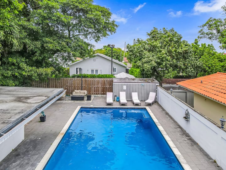 Miami Coral Way • 6br • 5ba • Pool - Miami