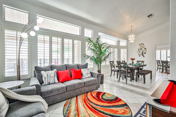 Pool House! 4 Bedroom 2 Bathroom Single Story - Henderson, NV