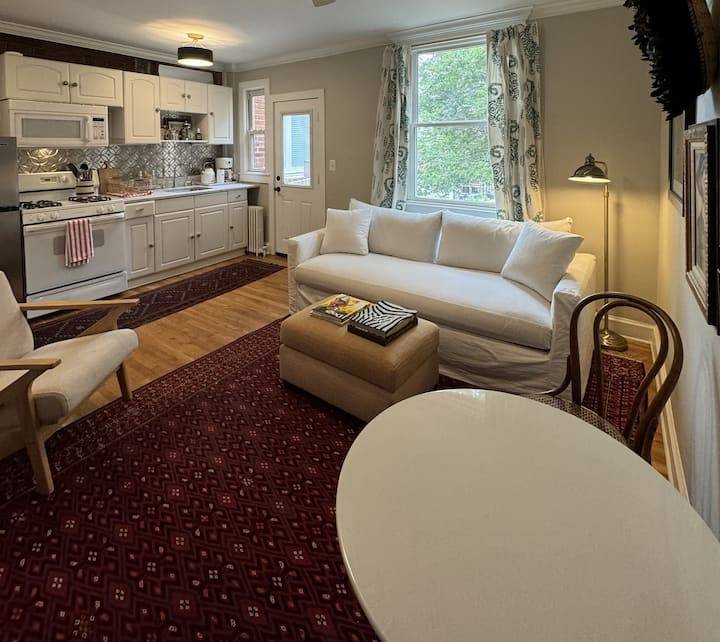 Old Town Gem – Steps To Cafés, Shops & Metro! - Alexandria, VA