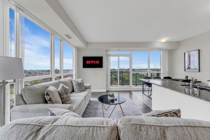 Spacious Condo Steps To Square One | Sleeps 7 - Mississauga