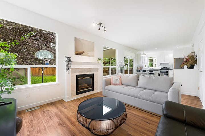 Spacious 4br Home In Fleetwood, With Free Parking - Surrey