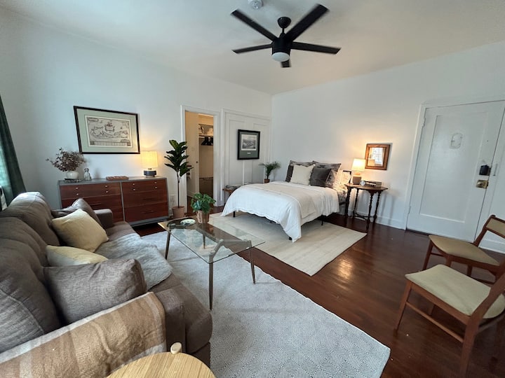 A 10 St Andrews Charming Larchmont Village Apt - Los Angeles